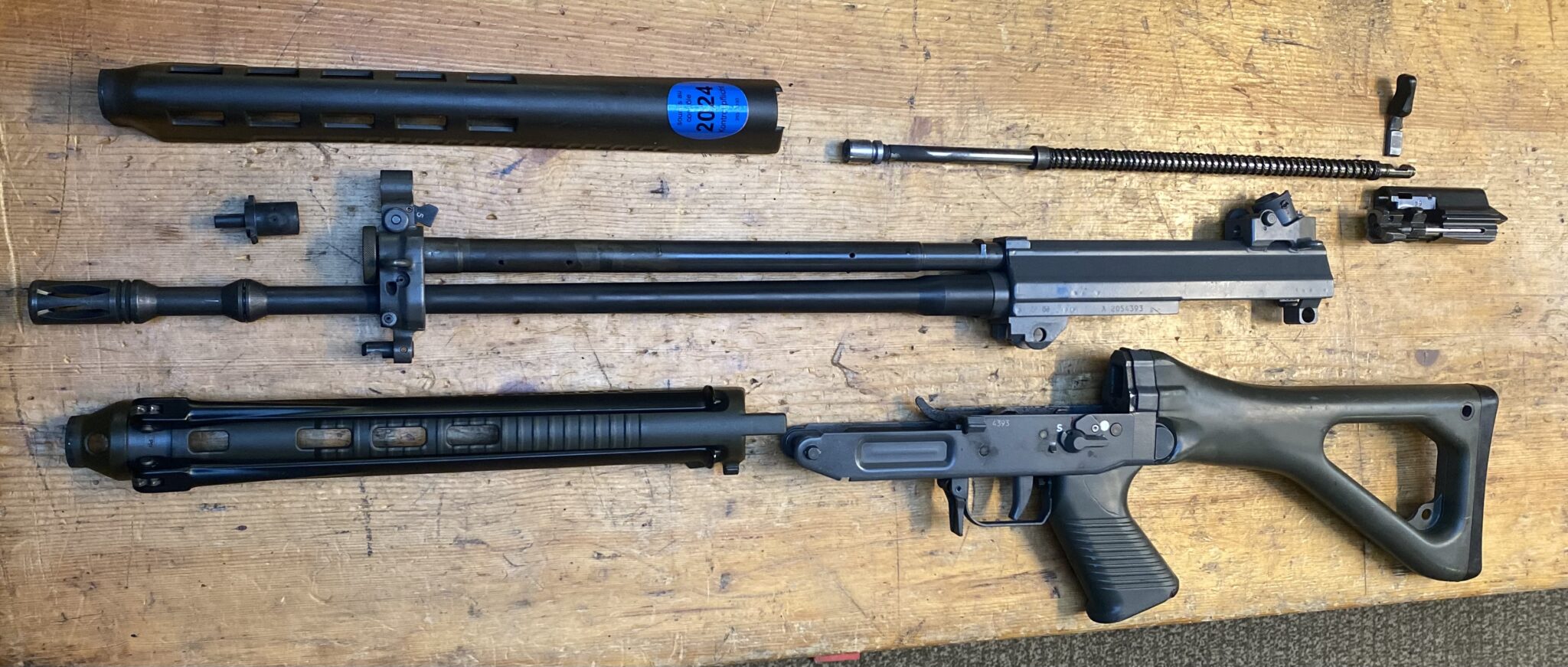 The Sig SG 550 STGW 90 military and instructor issue rifle explained ...