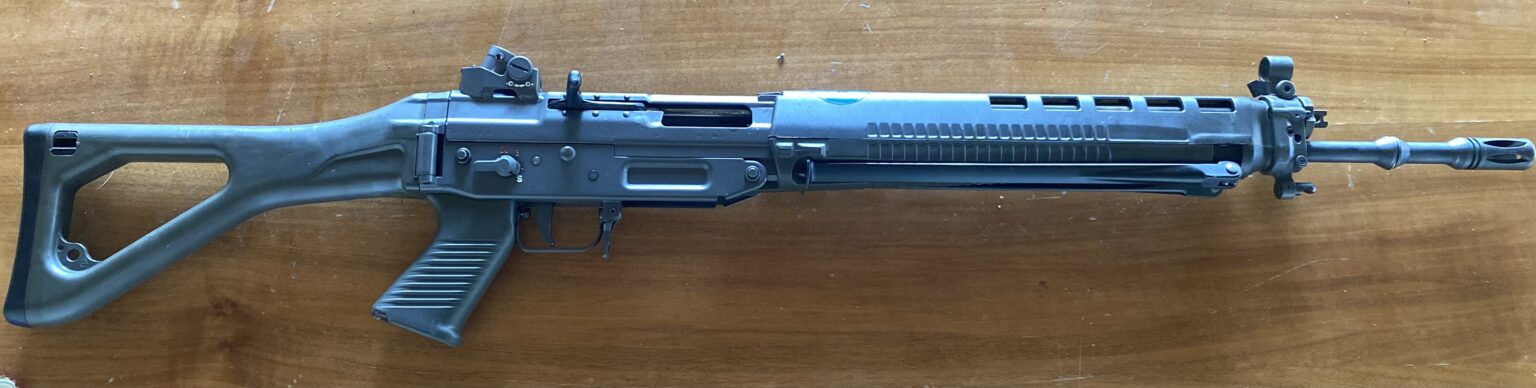 The Sig SG 550 STGW 90 military and instructor issue rifle explained ...